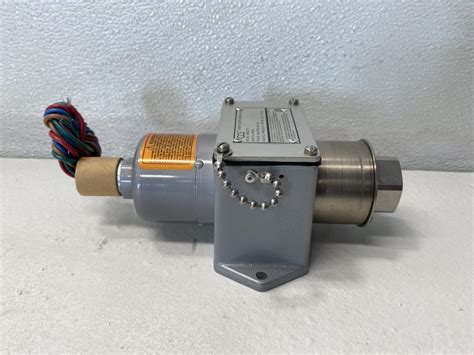 Custom Control Sensors CCS 20 150 PSIG Pressure Switch 646GZE11