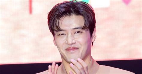 사진 강하늘유쾌한 미소 조선비즈