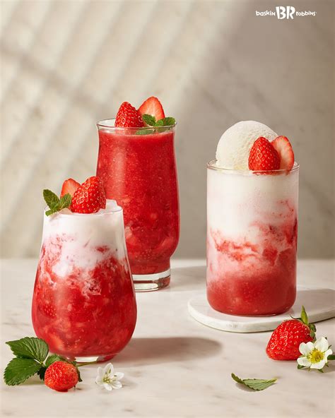 배스킨라빈스🍦 배라에 딸기 축복이 끊이질 않네🤩 제철 맞은 상큼달콤 생딸기가 듬뿍 들어갔다🍓 ⠀ 요거트 아이스크림과 제철 생딸기 가득 🍓 생딸기요거트블라스트