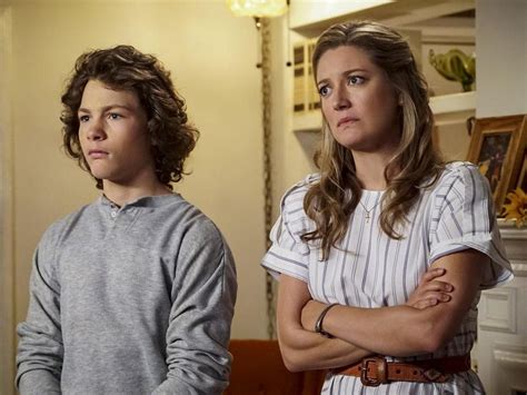 Photo De Zoe Perry Young Sheldon Photo Montana Jordan Zoe Perry