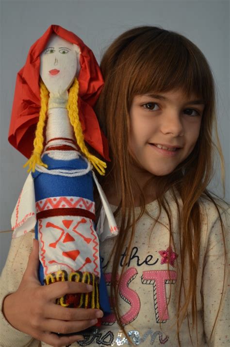 Изработване на кукли в народни носии Български културен център Кирил и Методий Българско
