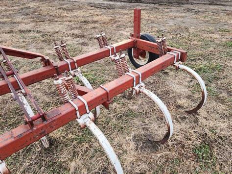 Approx 12 Chisel Plow 3pt 11 Teeth Fragodt Auction And Real Estate Llc