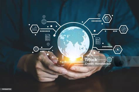 글로벌 데이터 네트워크의 개념 최고의 온라인 데이터 글로벌 비즈니스 스마트폰으로 온라인 디지털 데이터 개념에 대한 스톡 사진 및 기타 이미지 Istock