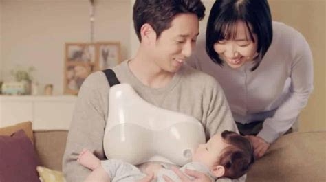 Canggih Atau Creepy Ayah Bisa Punya Payudara Untuk Menyusui Dengan Alat Ini