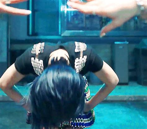 ITZY Shin RyuJin 신류진 Wannabe 워너비 MV 류진 있지 파란머리 Itzy Gif Gif dance