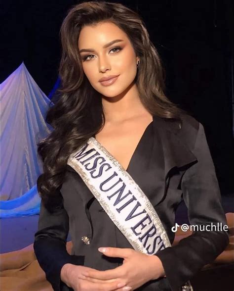 Miss Universe Chile 🇨🇱 Emilia Dides Una Mujer Con Talento Y Belleza