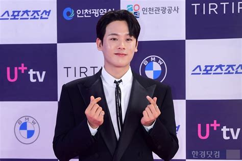 이정하 멋진 미소~ 제3회 청룡시리즈어워즈 한국경제