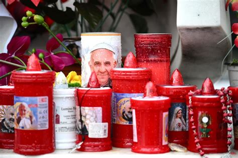 Състоянието на папа Франциск е показало леко подобрение“ От деня