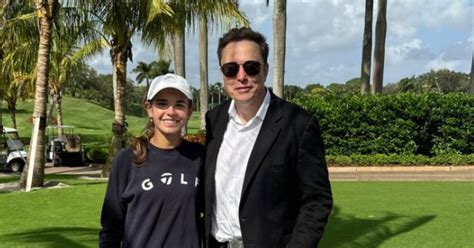 “일론 삼촌 ”…트럼프 가족과 사진찍은 머스크