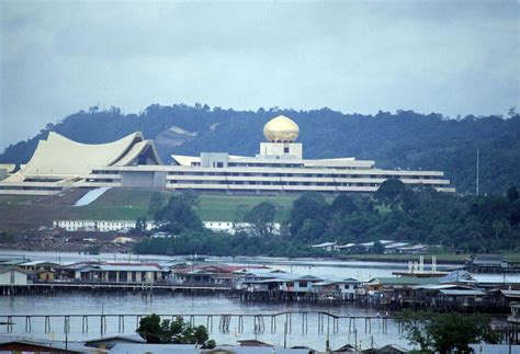 Worlds Biggest House Has Room For 5k People And Cost £1bn To Build World News Uk