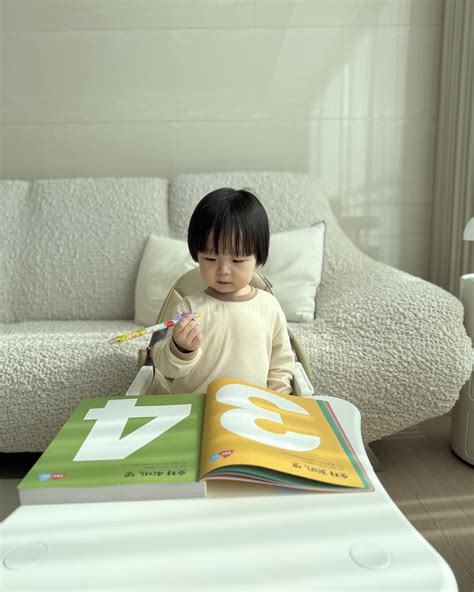 서원맘•아기가 사는집•집꾸미기•육아일상 협찬 아이들의 성장과 발달을 돕기 위해 다양한 학습지가 있지만 그중에서도 엉덩이 365 워크북은 아이들이 흥미롭게 접근할 수