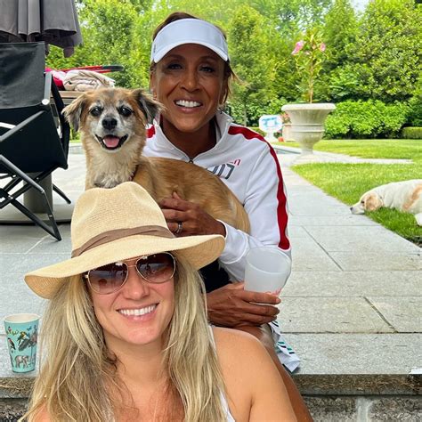Gmas Robin Roberts Flaunts Toned Legs In Tiny Pink Mini Skirt During Bizzay Weekend With Pal