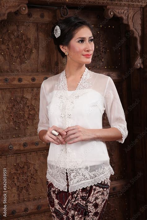 Beautiful Woman Wearing An Elegant Kebaya Kebaya Is A Traditional