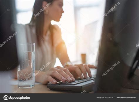 Selective Focus Data Analyst Typing Computer Keyboard Office — Stock
