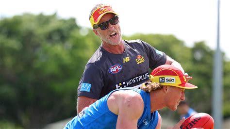 Damien Hardwick First Pre Season As Gold Coast Coach Receives High Praise The Advertiser