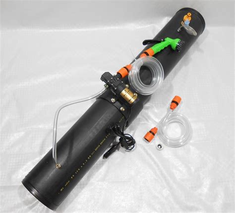 מיכל מים כולל משאבת מים 12 וולט אורך 1 06 מטר נפח 18 ליטר נשם עליון עם צינור מילוי קמפינג לייף