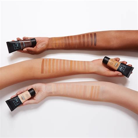 Maybelline New York Fit Me Matteporeless Mattifying Makeup For Normal