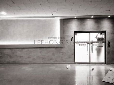 이홍인테리어필름실리콘시공 이번현장은 수원 영통동에 위치한 뉴월드프라자 4층에 위치해있는 조그만한