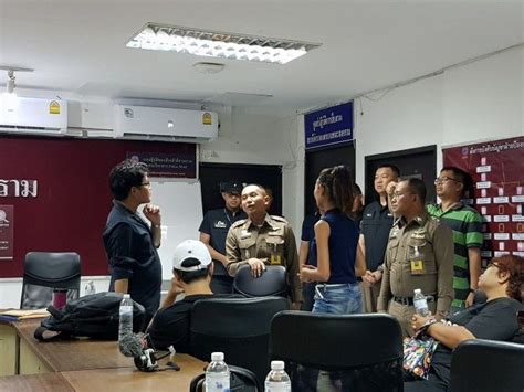 ตร จับ วงบัดโซะ ในงานดนตรีพังค์ จะ4ปีแล้วนะไอ้ หลังใช้ถ้อยคำรุนแรงต่อนายกฯ