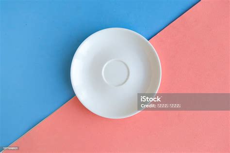 파란색과 분홍색 배경에 빈 접시 텍스트의 공간을 복사합니다 최소한의 개념 0명에 대한 스톡 사진 및 기타 이미지 0명 디자인 레스토랑 Istock