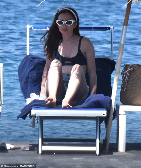 7 Hot Sexy Diana Collins Bikini Pics