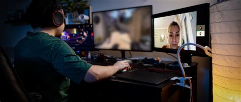 십대 소년 재생 멀티 플레이어 게임 에 데스크톱 Pc 에 그의 어두운 방 18 19세에 대한 스톡 사진 및 기타 이미지 18 19세 20 24세 Brand Name