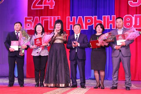 ДАРХАН УУЛ АЙМАГ ДАХЬ ИХ ДЭЭД МЭРГЭЖЛИЙН СУРГУУЛИУДЫН БАГШ НАР БАЯРАА