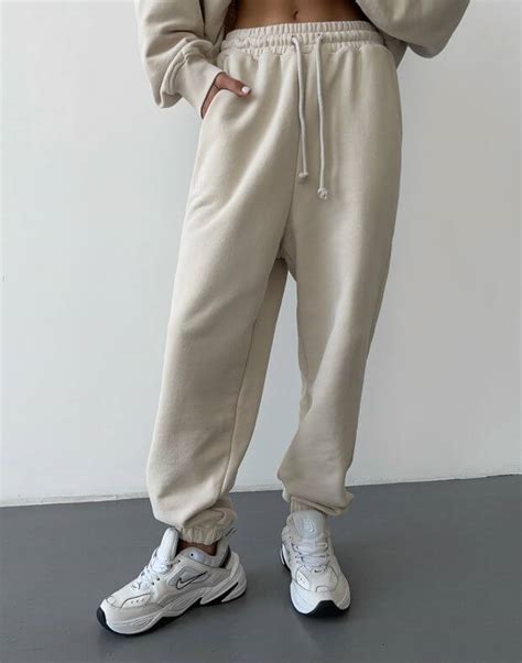 Класичні осінні джогери оверсайз пудрово бежеві купити в Києві