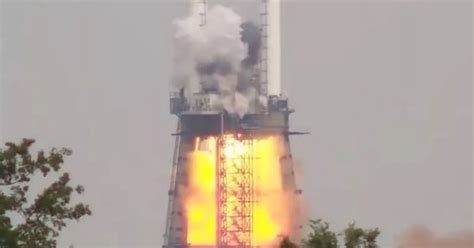 Botched Spacex Engine Test Ends In Dramatic Explosion Irish Star