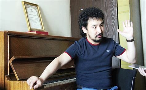 Б Гомбо Очир Сонгодогт би уусч байна