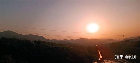 用一颗感恩的心看世界，你会发现世界到处都是美景，留给你的也是快乐的心情。 知乎