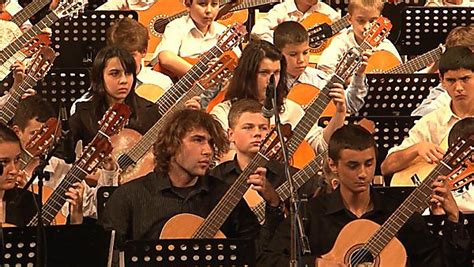 70 музиканти излизат на голяма сцена в Доходното здание Arena Media