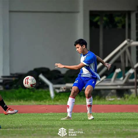 6 Photos Of Arie Nugroho Star Of The Soap Opera From Jendela Smp Playing Soccer Wearing
