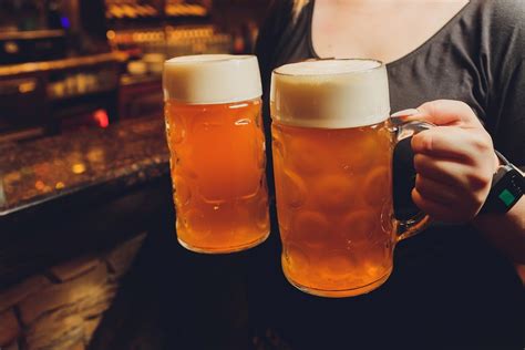 Premium Photo Waiter Serving Glasses Of Cold Beer On The Tray