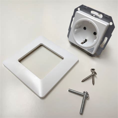 A WiFi Smart Wall Socket With Consumption Meter LED ATOMANT