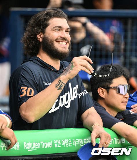 3점만 내면 이긴다 이게 말이 되는 기록인가 Kbo 초유의 무패 다승왕 도전괴력의 폰세 벌써 200k도 눈앞