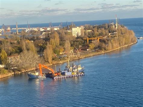 Excavator Capacity: 85 ton