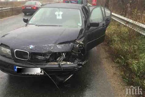 Пиян и без книжка с БМВ наниза паркирана кола във Враца Информационна агенция ПИК