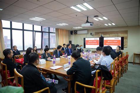非常荣幸参加德勤中国和人大商学院的战略合作签字仪式！uipath作为全球rpa知名厂商，携手全球最大的专业服务机构之一deloitte，以及中国顶尖商学院之一人大商学院一起培养数字化时代高素质