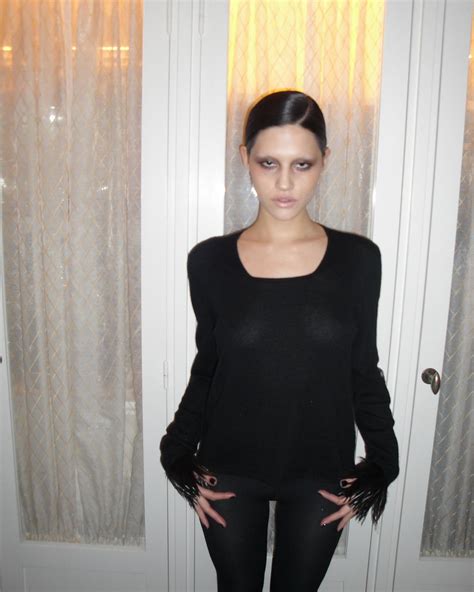 Who Is Gabbriette Bechtel Model Engaged To The 1975 Frontman Matty Healy