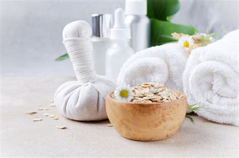 민감한 스킨 케어를 위한 귀리 플레이크가 있는 화장품 세트 Spa 뷰티 컨셉 0명에 대한 스톡 사진 및 기타 이미지 0명