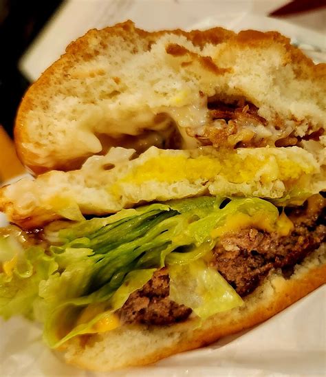 맘스터치 비프스테이크버거 치킨 통다리 세트 음식 갤러리