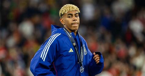 Divoká Oslava Narozenin Fotbalisty Yamala Pozval Si Na Ni Liliputy Nyní čelí Kritice Evropa 2