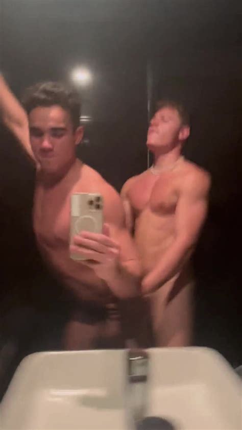 Hot Guys Fucking At The Toilet During Partying Thisvid Com