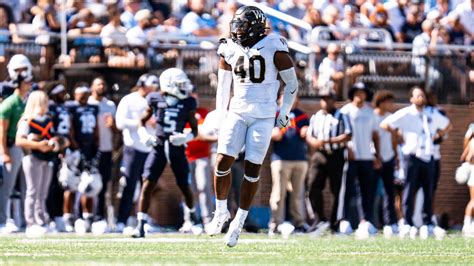 Wake Forest Lb Nc Aandt Transfer Wins National Honor