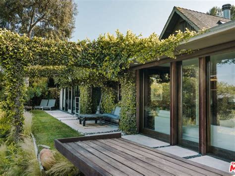2220 Banyan Drive Los Angeles Ca 90049 For Sale