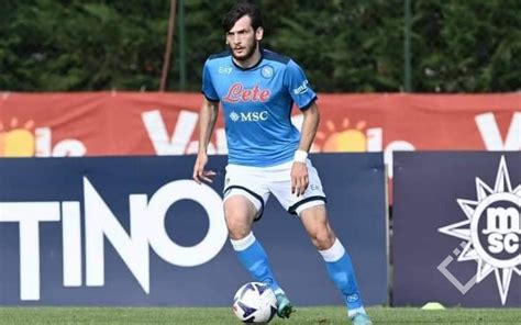 ხვიჩა კვარაცხელია ნაპოლის ძირითადად შემადგენლობაშია Adjara Tv