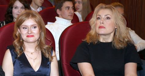 Подкачалась единственная дочь Марии Шукшиной изменилась до неузнаваемости