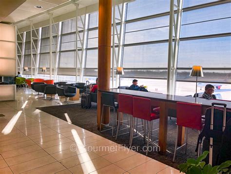 Review Air Canada Maple Leaf Lounge Montreal Yul Transborder Terminal Gourmet Flyer