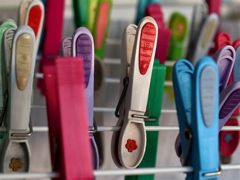 Пристосування і засоби які полегшать процес прання вручну якщо у вас відсутнє світло